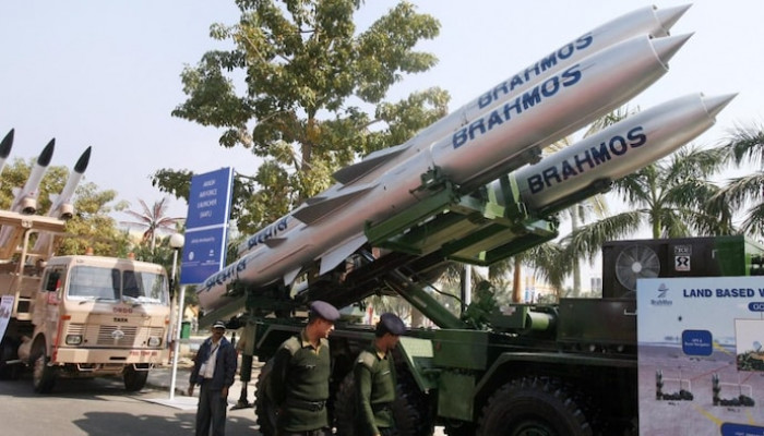 India successfully test fires extended range version of BrahMos Air ...