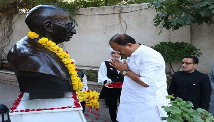 Mos Mea V Muraleedharan Pays Homage To Gandhi In Syria Meets With