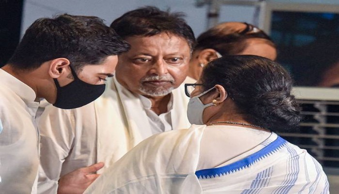 Mukul Roy rejoins TMC, says no one will remain in BJP