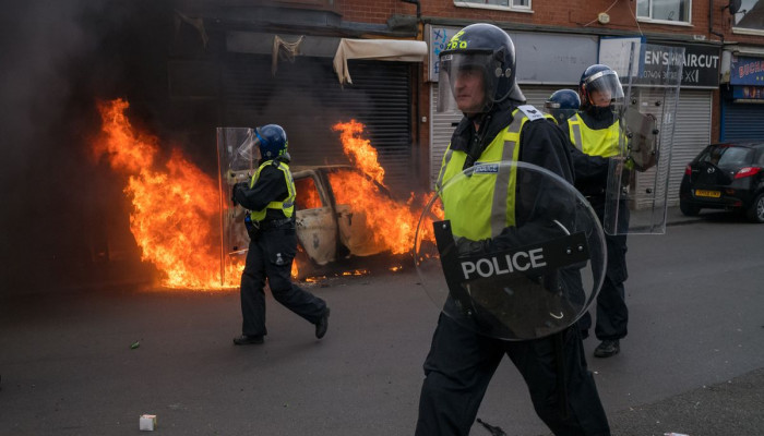 British Police brace for riots as right-wing groups target asylum ...