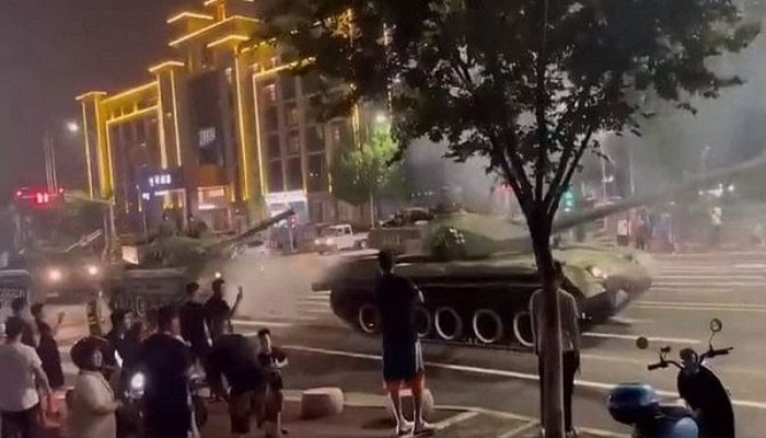 China deploys tanks to prevent people from withdrawing money from ...