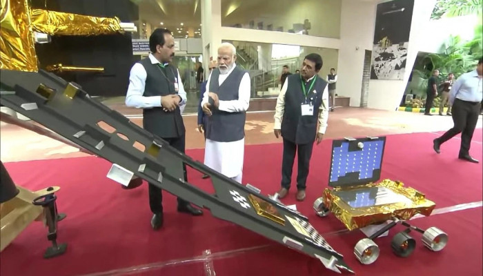 PM Modi meets ISRO scientists, declares August 23 as Hindustan National ...