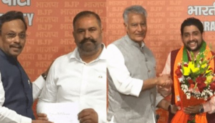 AAPs Jalandhar MP Sushil Kumar Rinku and MLA Sheetal Angural joined BJP