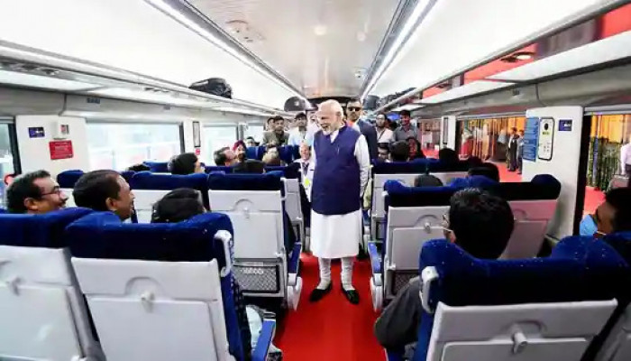 PM Modi inaugurates Nagpur Metro, flags off 6th Vande Bharat train