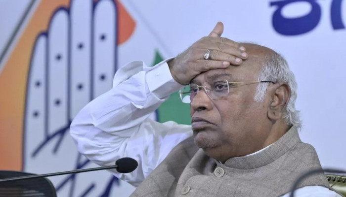 Congress unveils five guarantees each for Shramik Nyay and Hissedari Nyay