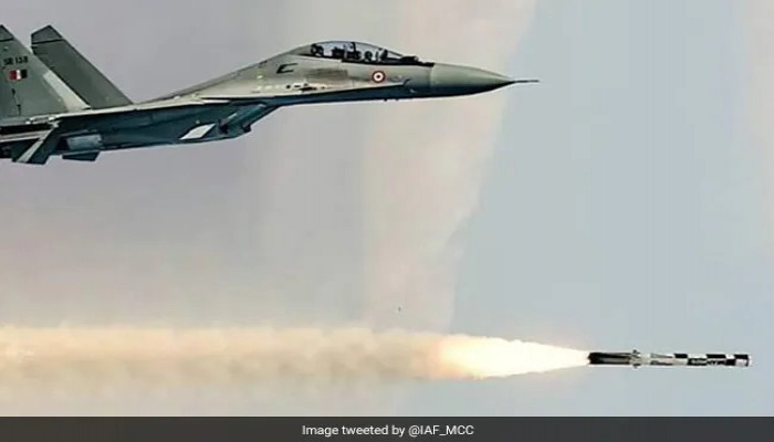 Indian Air Force successfully test fires BrahMos missile from Sukhoi-30 jet