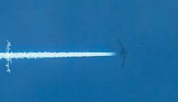 Mystery flying wing aircraft photographed over the Philippines