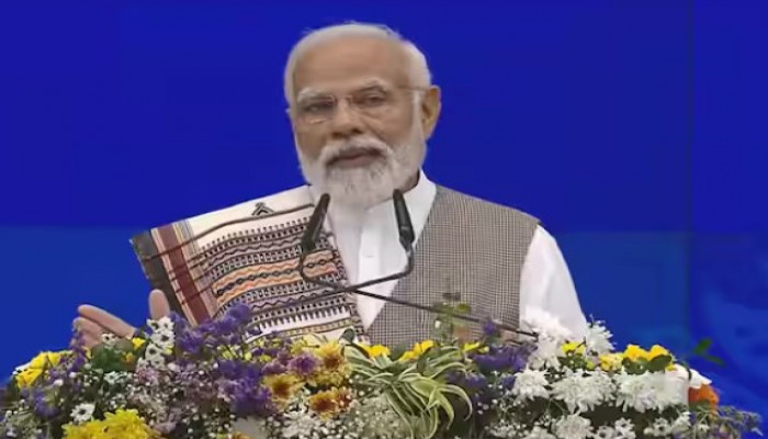 PM Modi lays foundation stone for developmental projects in Gujarat ...