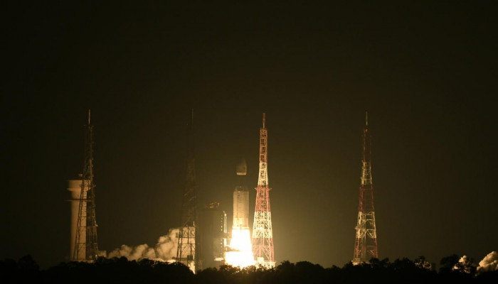 ISRO’s rocket successfully places 36 OneWeb satellites